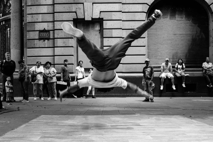 Les différents pas de Breakdance : Toprock, Footwork, Freeze, Powermove ...